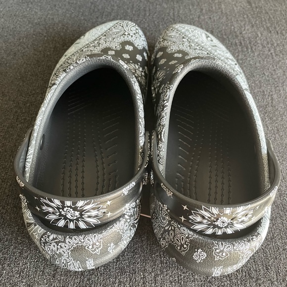 CROCS | Shoes | Crocs At Work Bandana Slip Resistant Classic Clogs ...